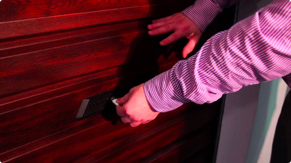 Single Skin Roller Door – Locking & Unlocking - Garage Door Systems